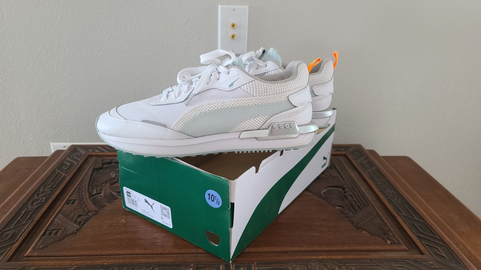 Puma Mens City Rider PPE White Blue Glow Gently Used - Gem