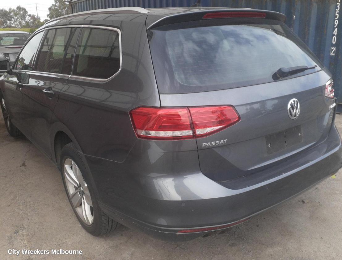 VOLKSWAGEN PASSAT 2016 Right Headlamp B8/MK7, HALOGEN TYPE, 06/15-10/19 ...