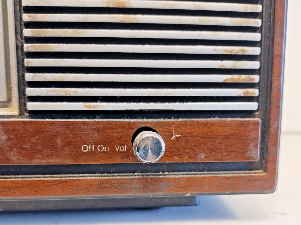 Sharp 19 CRT Color TV Linytron Plus Series Vintage 1983 Collectable ...