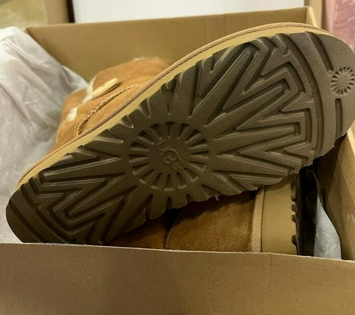 UGG 1016226 Bailey Button II Chestnut, Size 8