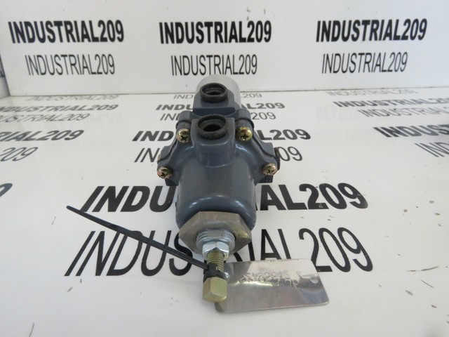 Fisher 167DA Switching Valve 125 PSI Max for sale online | eBay