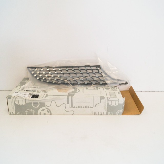Genuine Mercedes-Benz C-class W205 Front Right Bumper Grille ...