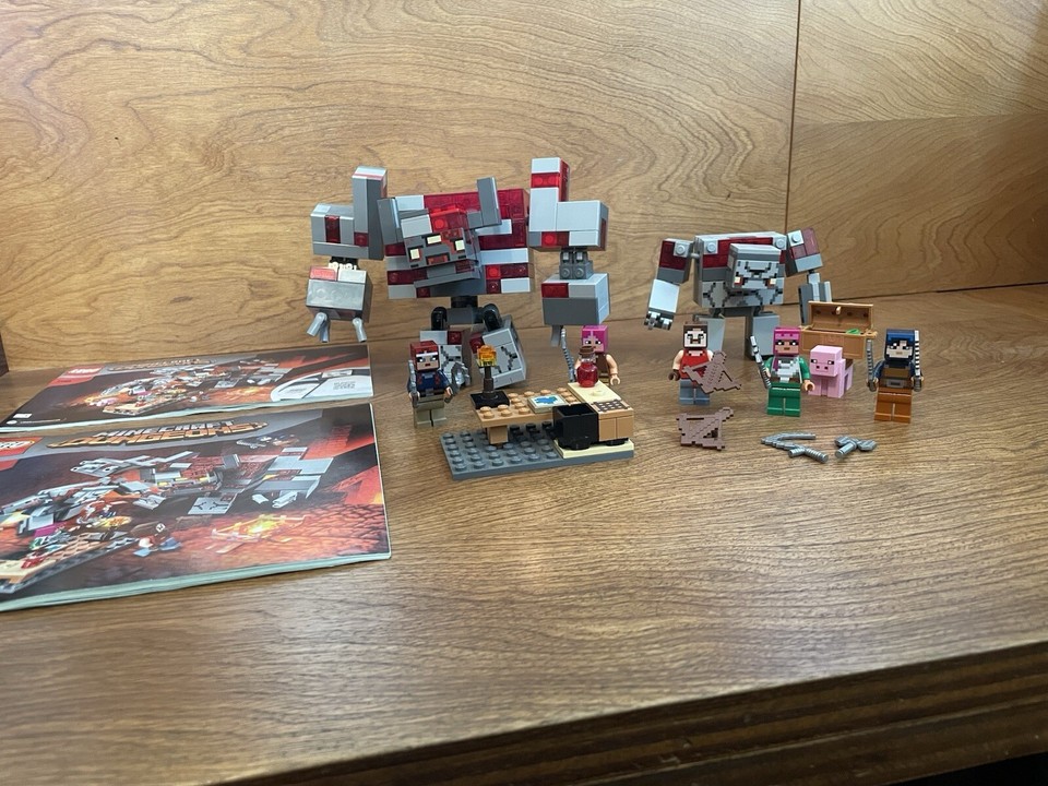 LEGO Minecraft: The Redstone Battle (21163) complete no box ...