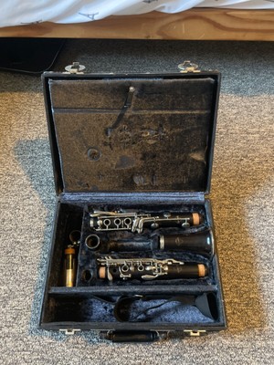 Normandy 4 Bb Clarinet with Mouthpiece, Ligature, Neckstrap, and Case ...