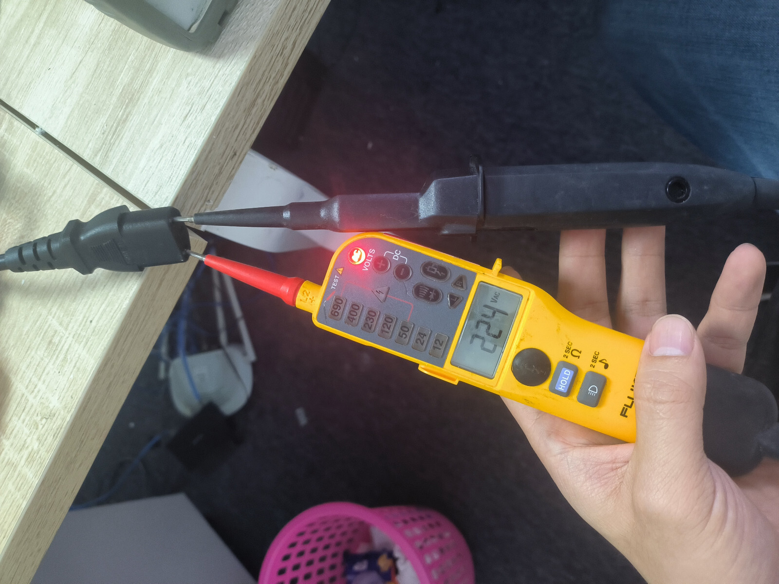 Fluke T130 Two-pole Voltage & Continuity Electrical Probe Tester VDE | eBay