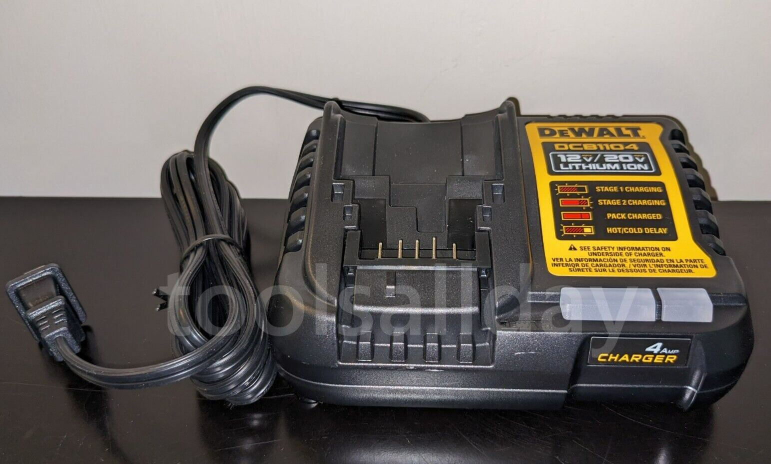 DEWALT DCB1104 20V MAX Li-ion Fast Battery Charger OEM Replaces DCB115 ...