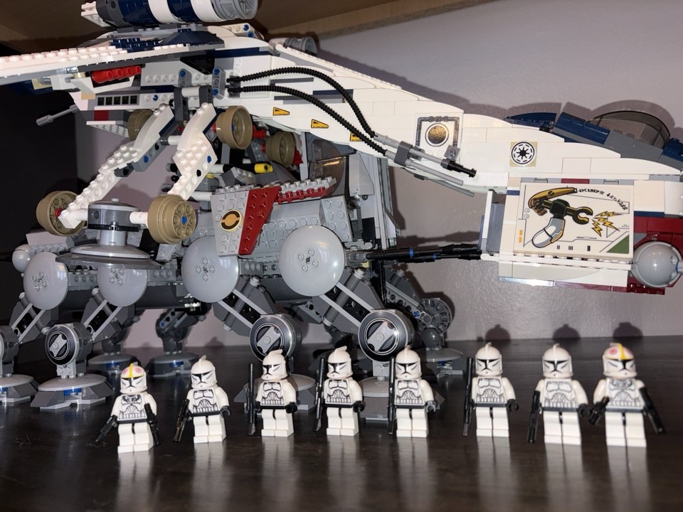 BRICKZ Custom Star Wars Republic Dropship AT-OT 10195 & Lego Riot Clone ...