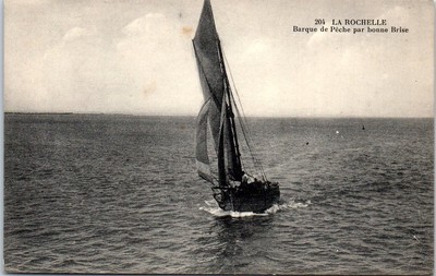 17 LA ROCHELLE - barque de peche par bonne brise | eBay