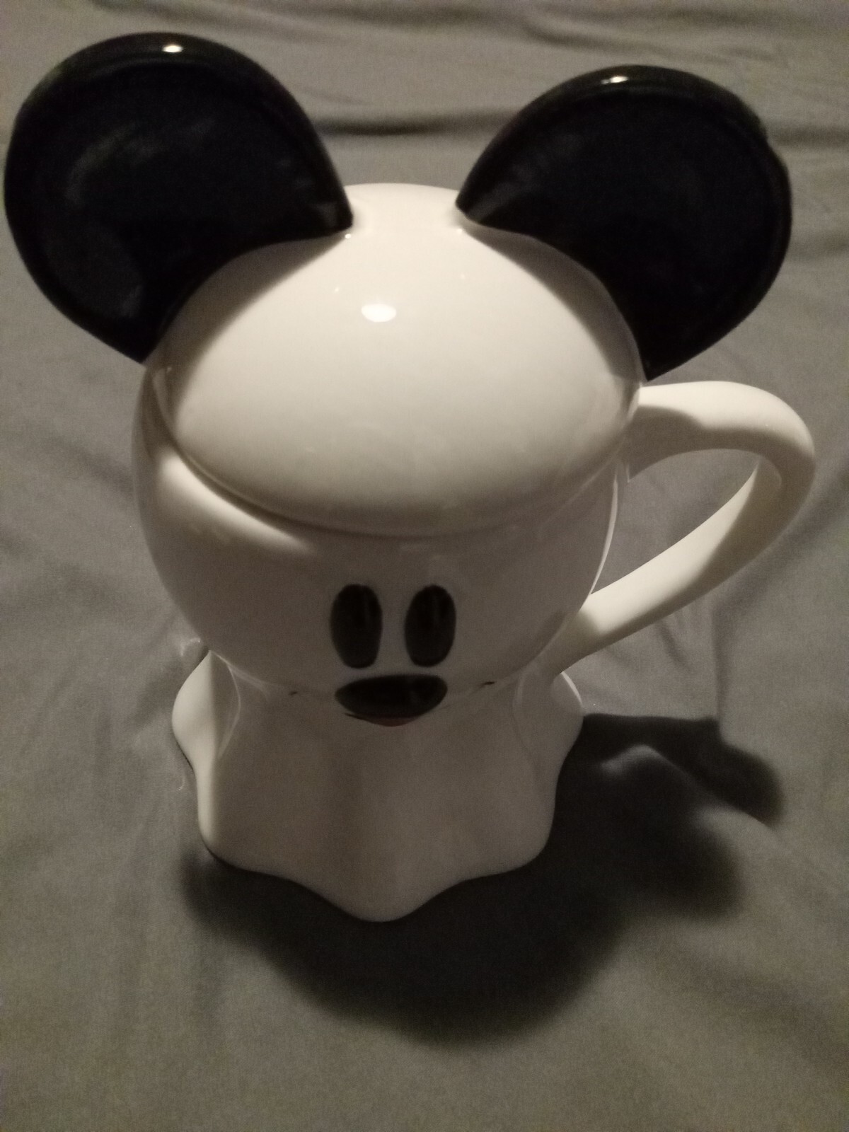 Disney happy Halloween spooky ghost mickey mug with lid ! tick tock ...