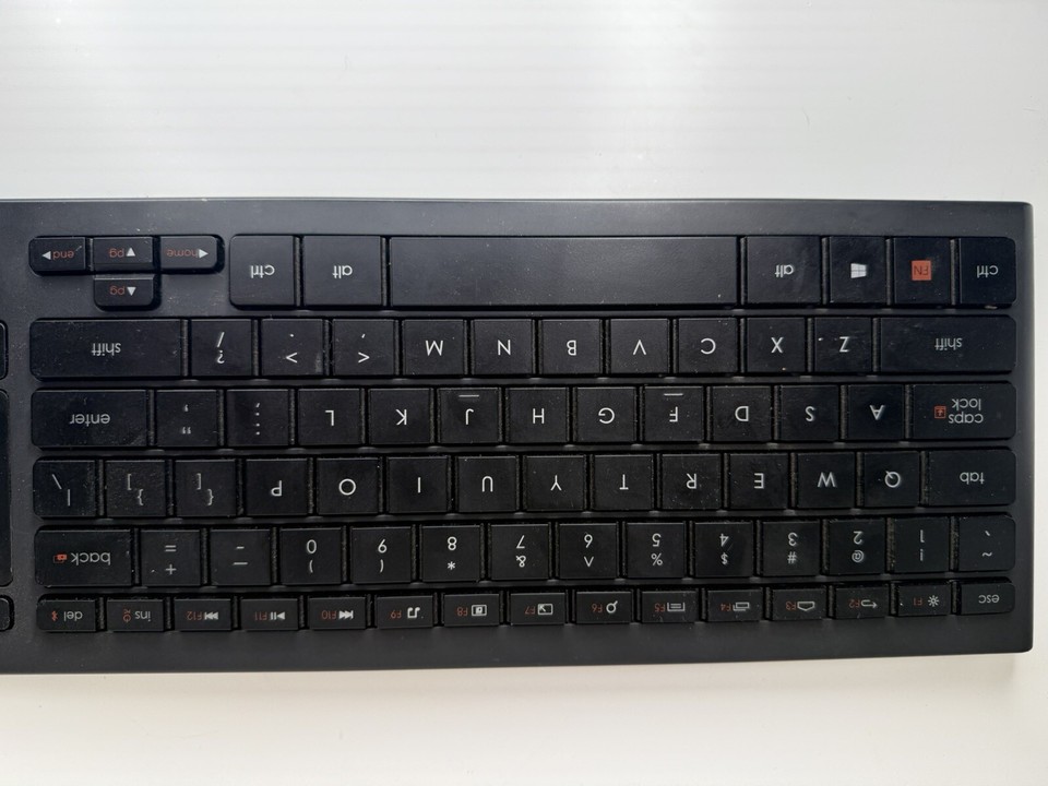 Logitech K830 Wireless Illuminated Keyboard w/ Touchpad - FRENCH - NO ...