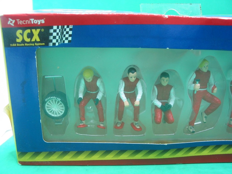 Slot Car SCX Figures 88270 PIT CREW RED FIGURES NEW BOX SHELF WORN 1/32 ...