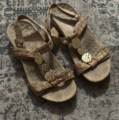 VIONIC Women’s Tan FARRA Gold Accent Sandals Shoes 7.5 | eBay