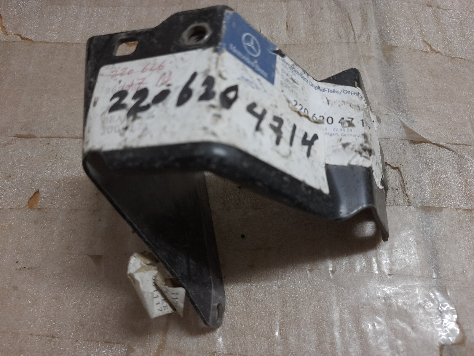 Mercedes-Benz 2206204714 Genuine OEM Lower C'member Bracket for sale ...