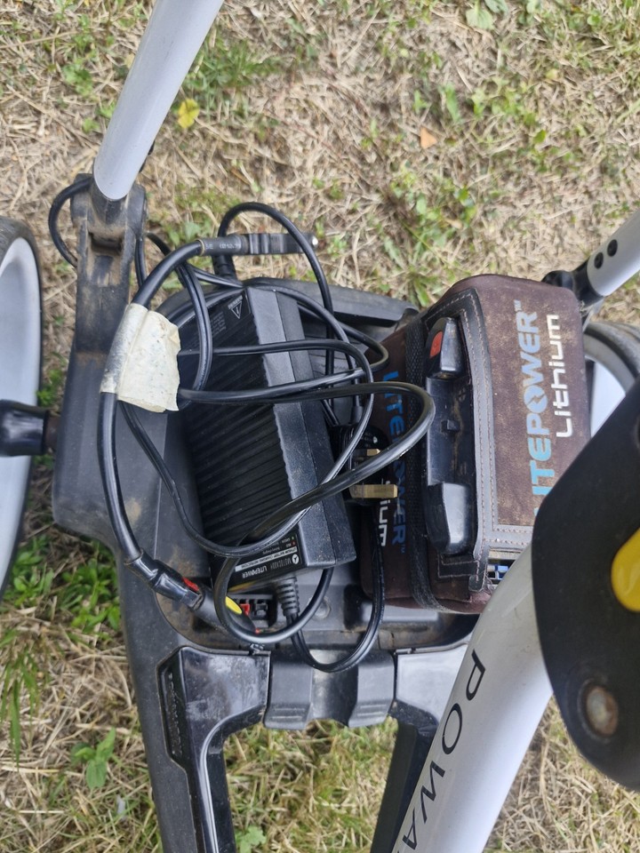 Powakaddy FW3 Electric Golf Trolley With Brolley Holder Battery And ...