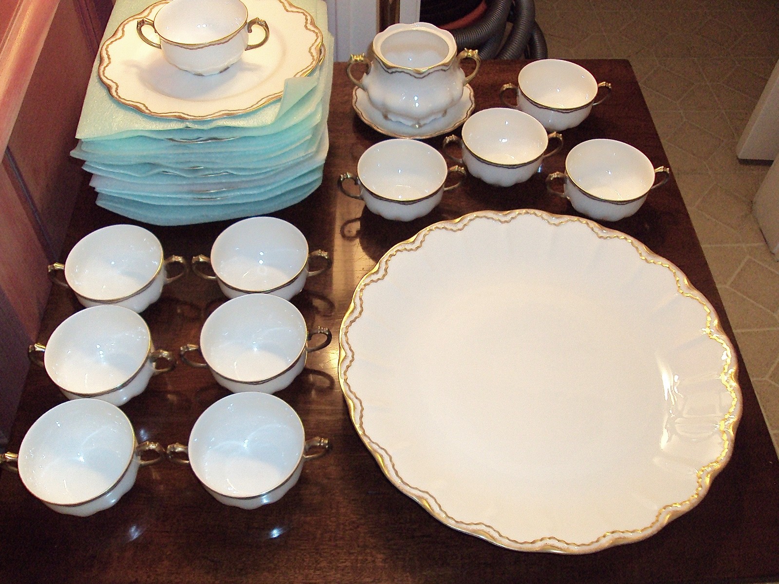 Limoges CMC Maureil Chapeau et Charles Chateau Gilt Cream Soup Set c ...