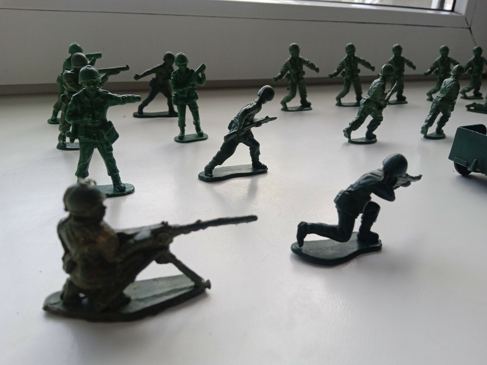 28 pcs USSR Toy Soldiers plastic Soviet Red Army Toy Soldiers vintage ...