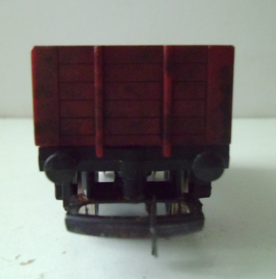 Hornby 00 Gauge Southern Star 0-4-0 Locomotive 4 & R717 Arnolds Sands ...