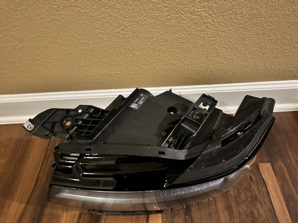 OEM 2022 2023 CADILLAC ESCALADE HEADLIGHT Driver Side Gm Part Number ...