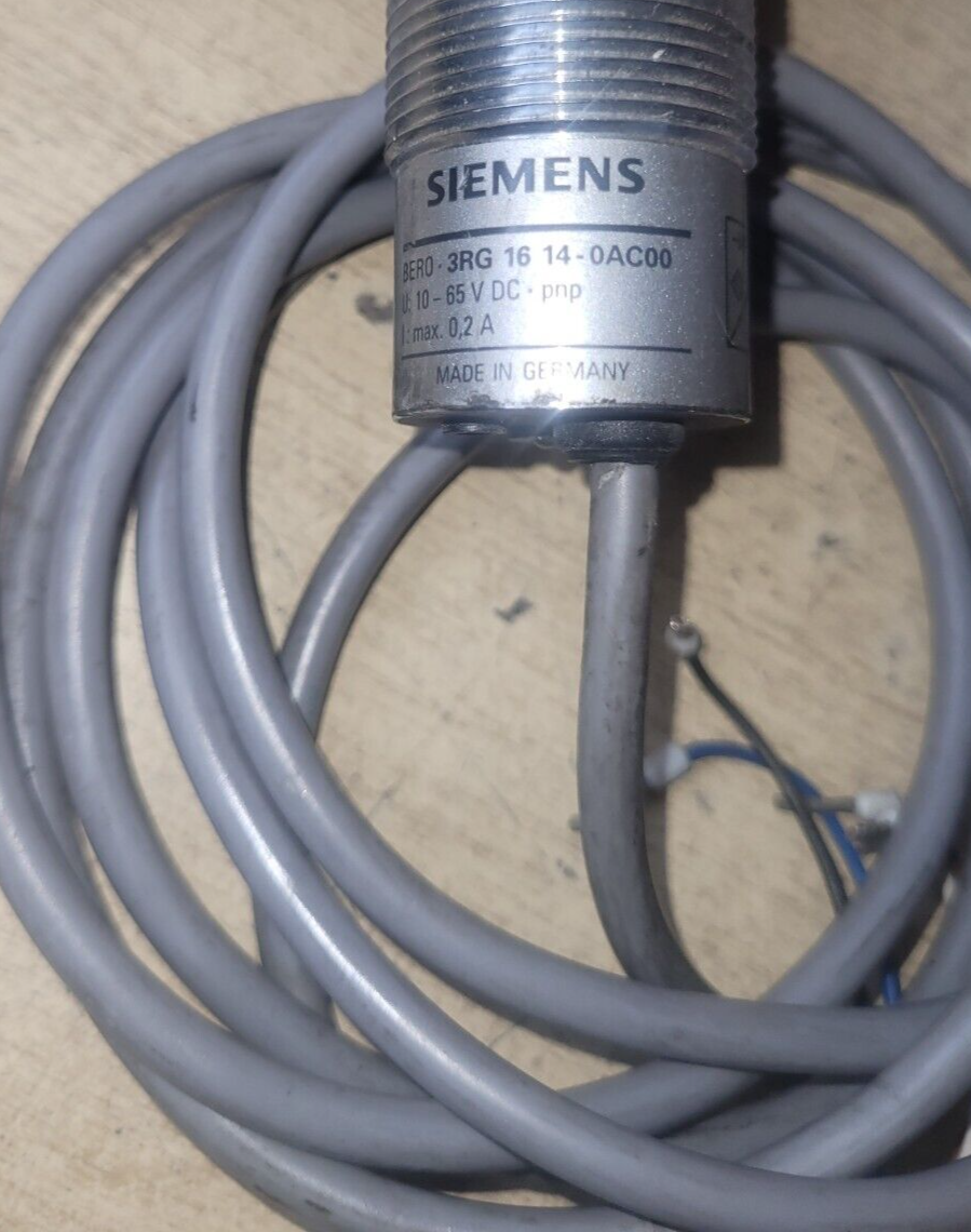 Siemens 3RG1614-0AC00 BERO Proximity Switch 65V DC CAPACITIVE DC 3RG 16 ...