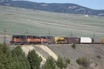 JJ Original Slide MILW Milwaukee Road SD40-2 #19+3 w/Train - Newcomb MT ...