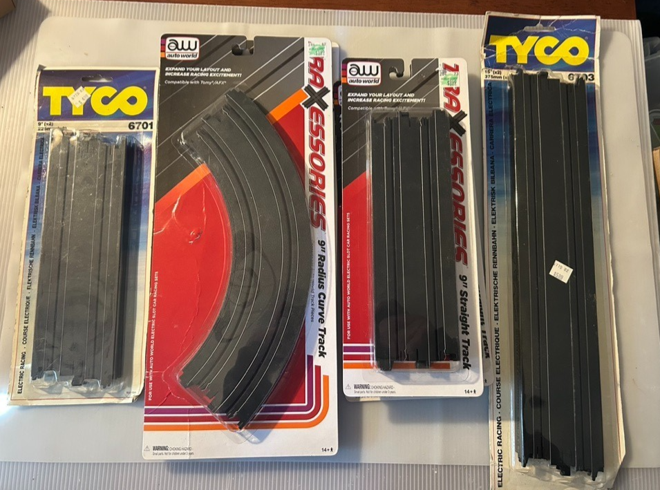 TYCO AutoWorld Racing New Slot Car Track Lot-Curved 9" and 9" and 15 ...