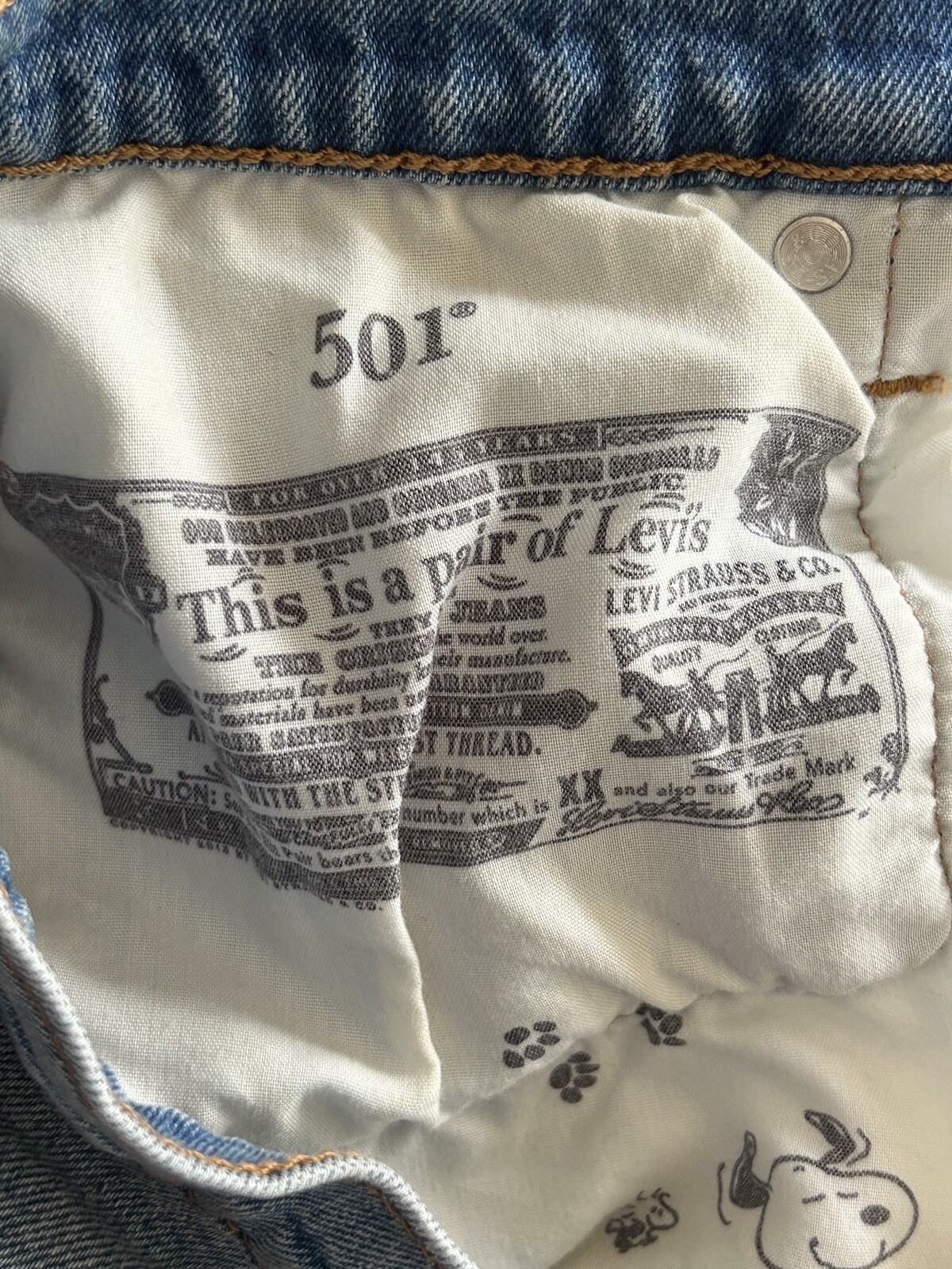 Levi's Snoopy 501 Button Fly Denim Shorts Size 27 Wom… - Gem