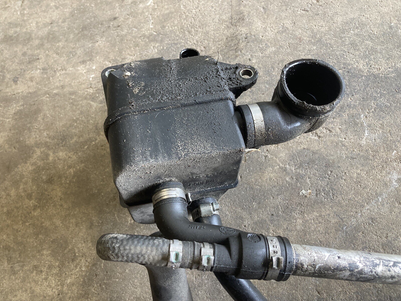 2005 2006 2007 Volvo S60R S60 V70R Engine Oil Separator Trap 8692211 ...