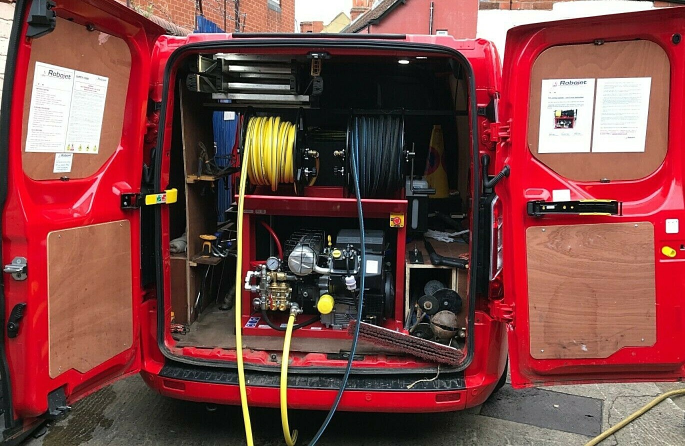 Robojet WX water jetter van pack - 3,000psi @ 8gpm. 23.5HP Air Cooled ...