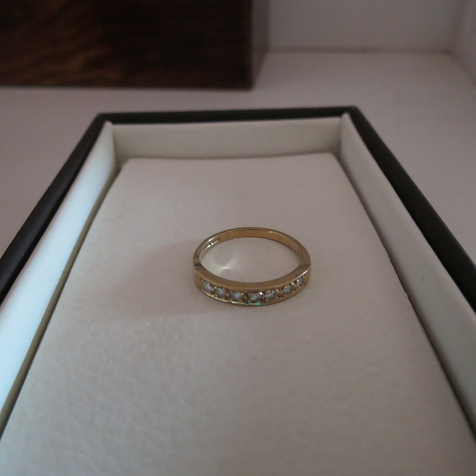 Lovely 9 ct gold ring set with 7 diamonds English hallmarks stamped 375 ...