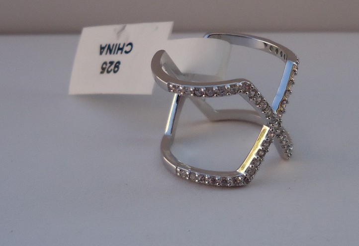 925 STERLING SILVER DESIGNERS RING W/ 1.50CT LAB SIMULATED DIAMONDS /SZ ...