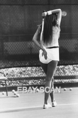 RAQUEL WELCH TENNIS BUNS LEGGY CHEESECAKE 8X10 PHOTO 3 | eBay