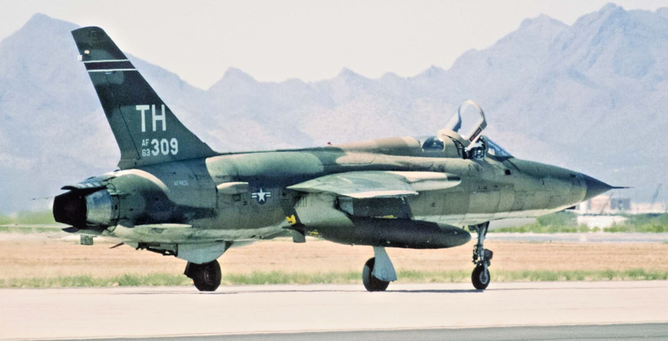 14-5808 MONOGRAM 1:48 Scale REPUBLIC F-105F THUNDERCHIEF Plastic Model ...