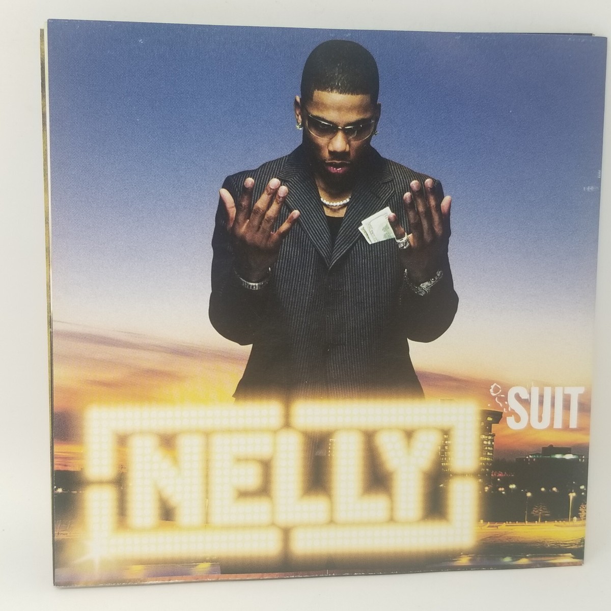 Album Di Nelly Suit