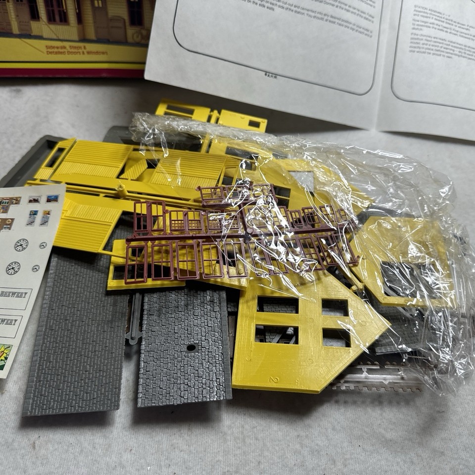 AHM Ho Scale Rico Station #15807 Kit Building For Model Trans Set ...