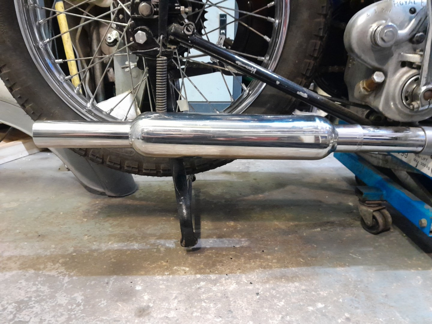 Triumph 3T Pre Unit Valves 2 Inlet 2 Exhaust New Original NOS | eBay