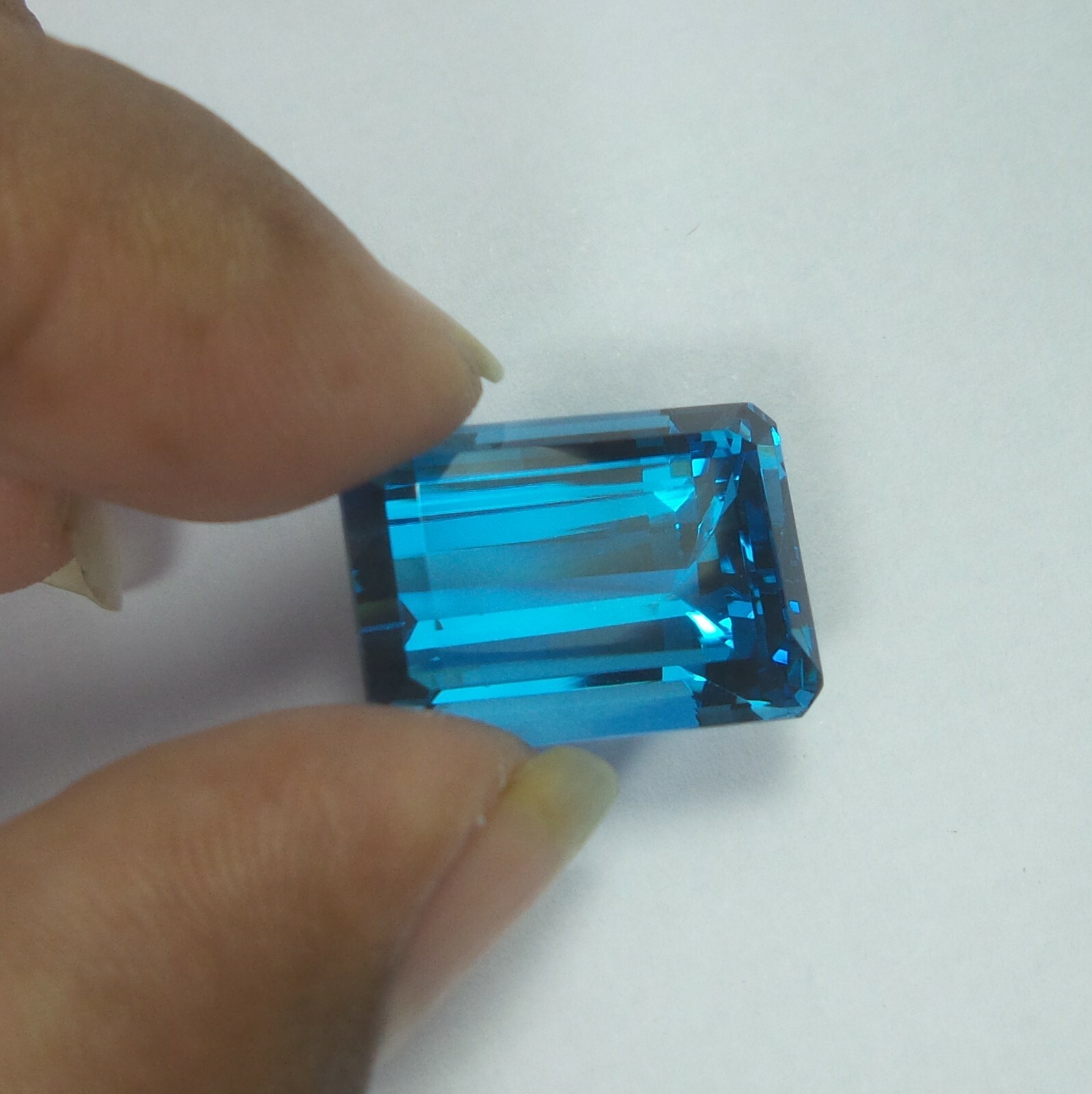 38 Carat 20.5x14.7x12 MM Naturel AAAA Grade Topaze Bleu Suisse Octogone ...