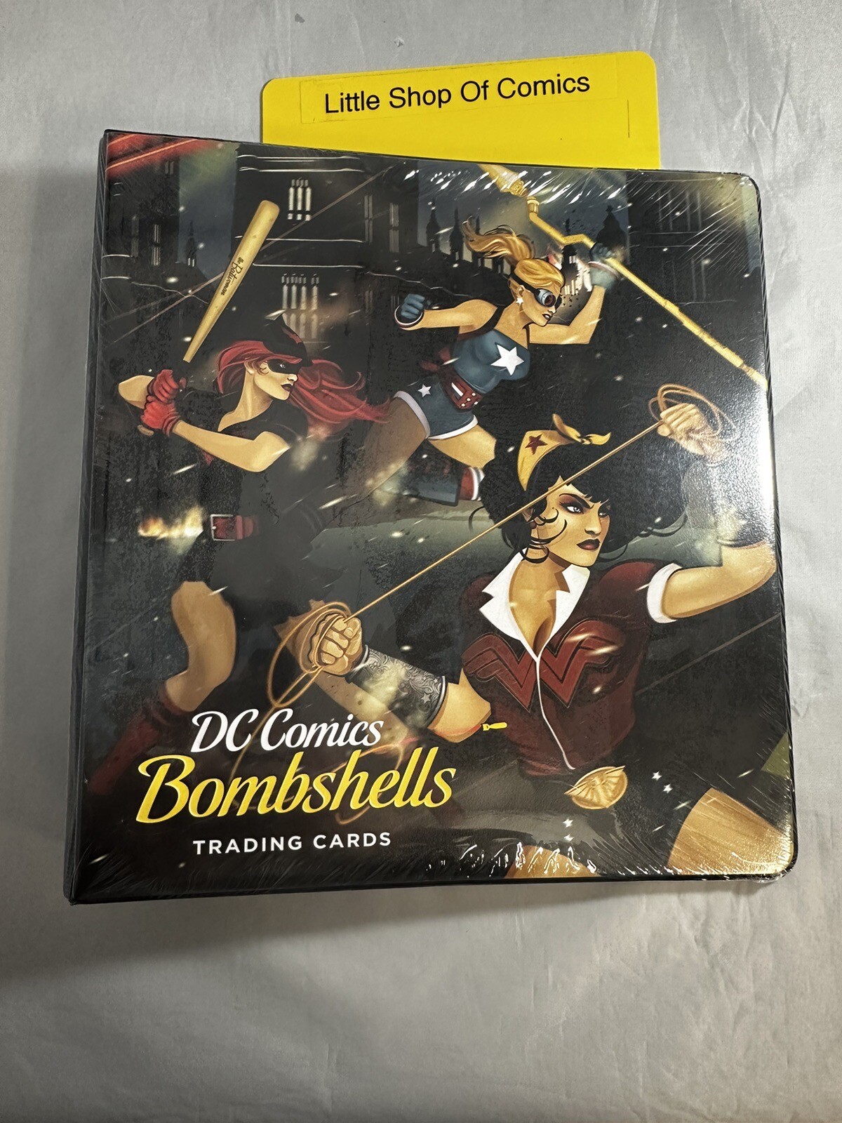 DC Comics Bombshells Trading Card Game Binder with Card! *New ...