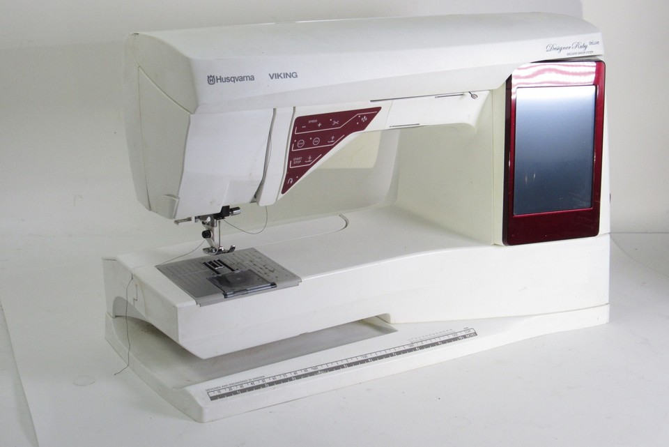 Husqvarna Viking Designer Ruby deLuxe (P102) Sewing Machine - See ...
