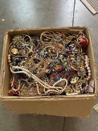 33 Pounds Of Gold Tone And Other Unique Jewelry lot!! | eBay