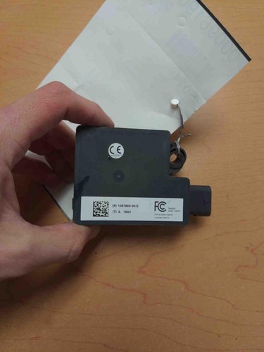 2019 TESLA MODEL 3 1097855-00-e Rear Bumper Body Control Module Unit ...