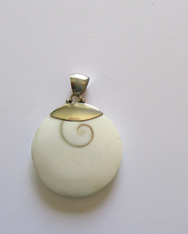 Shell Pendant Sterling Silver- 925 round white reversible swirl green ...