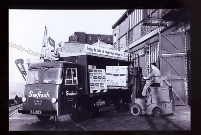 CV552 - Sunfresh Orange Drink delivery truck , TJJ 983 - photograph 6 ...