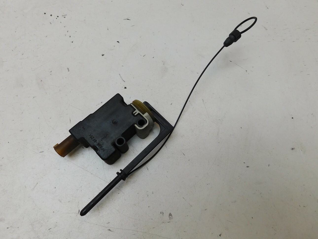 Porsche Boxster 987 2005 Fuel Filler Flap Panel Actuator 99762411300 ...