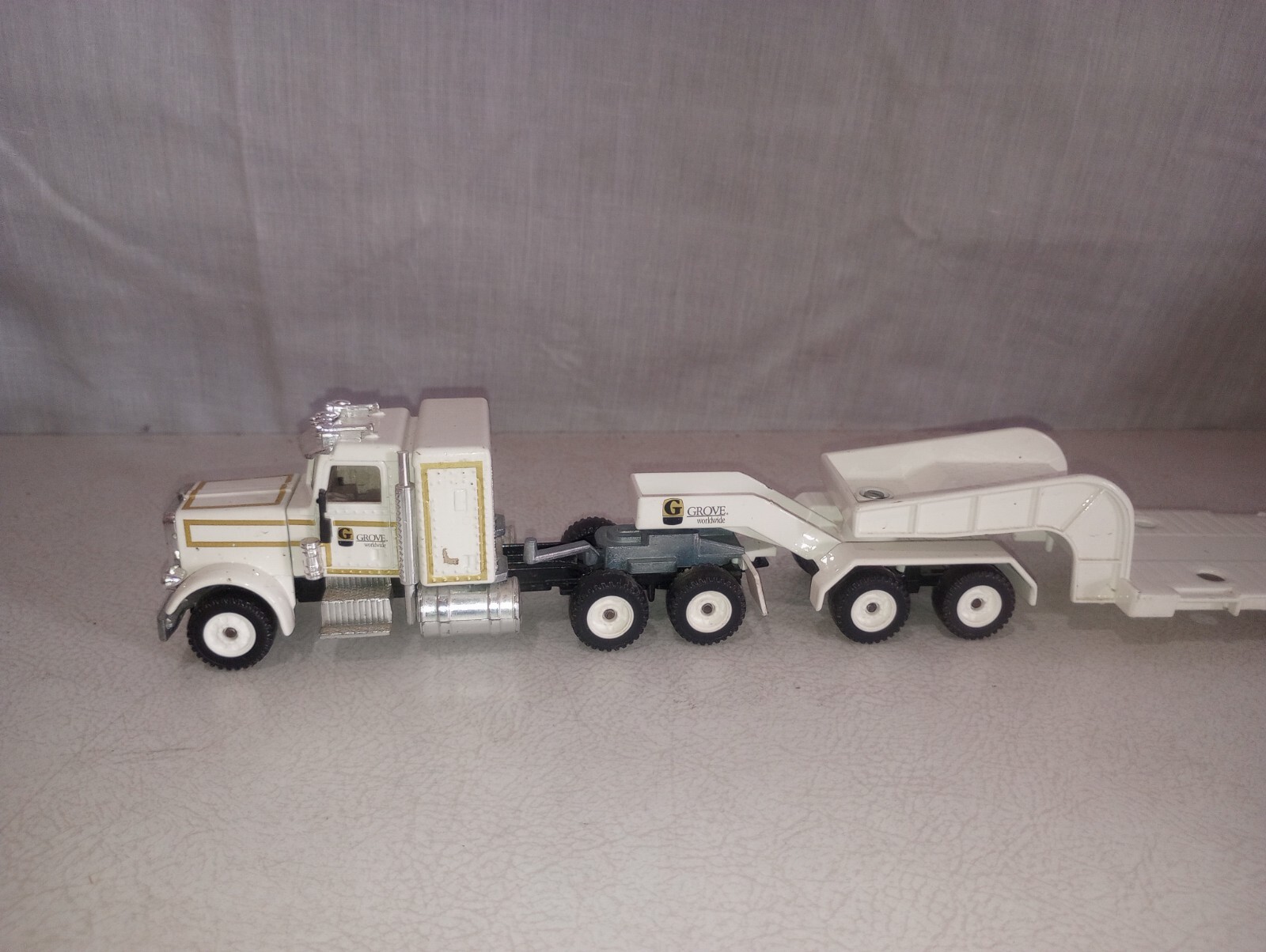Siku 1:50 Scale Grove Worldwide Tractor & Lowboy Trailer Made In West ...