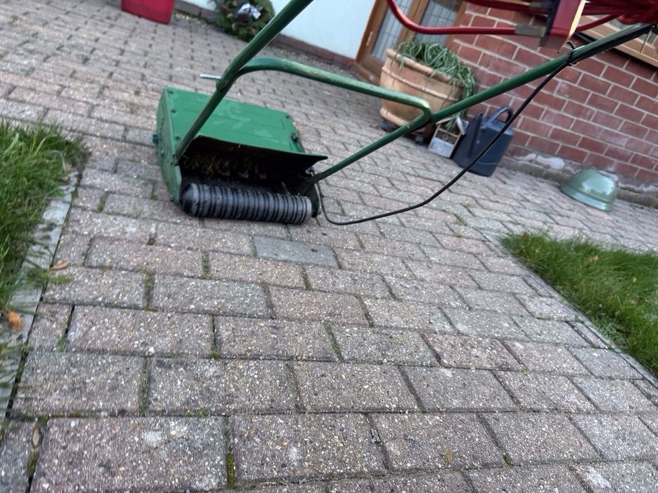 Used Qualcast Electric Lawn Rake and Scarifier RE30- Good Condition ...
