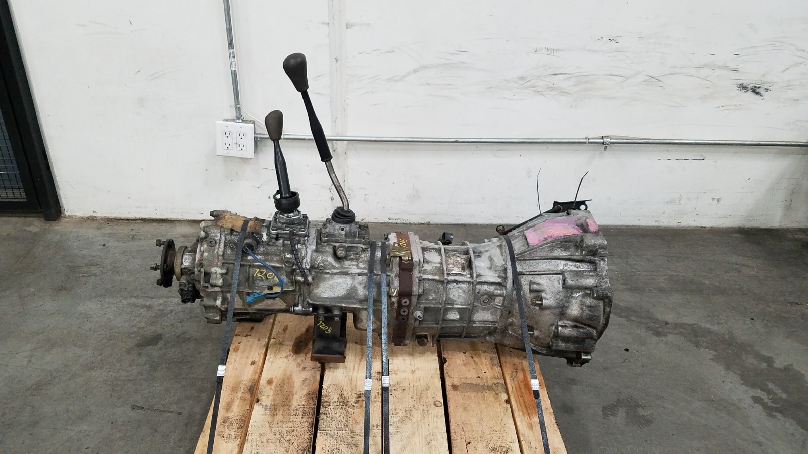Toyota R150F Transmission With Transfer Case for sale online | eBay