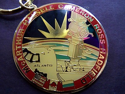 STS-74 ATLANTIS 2" MULTI-COLOR BRONZE KEYCHAIN | eBay