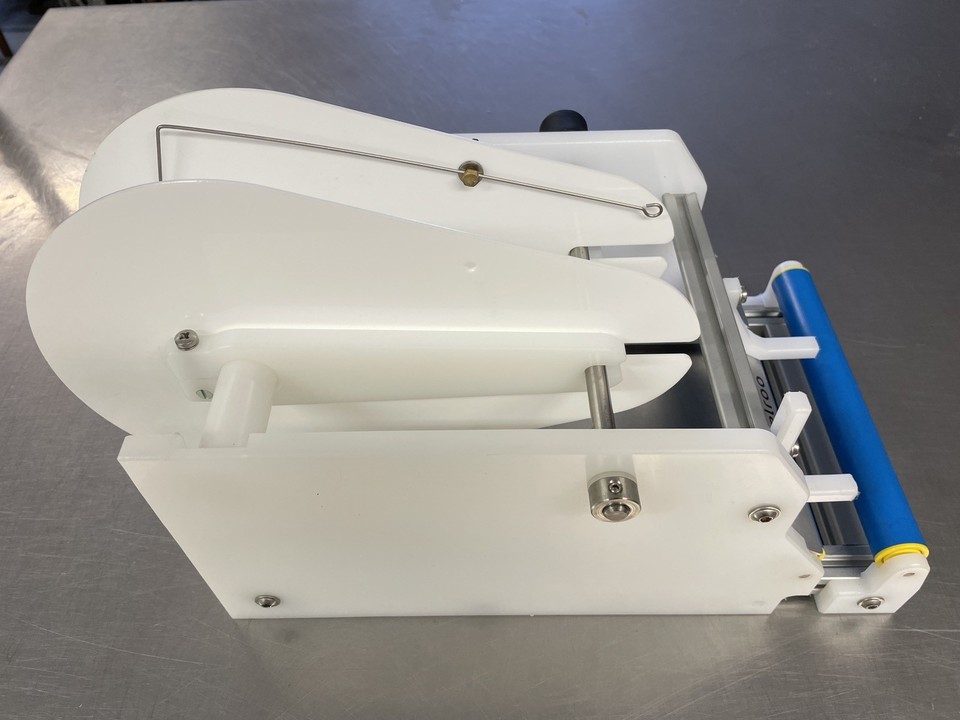 LABELROO Bottle Labelling Machine - Label Applicator for Bottles, Jars ...