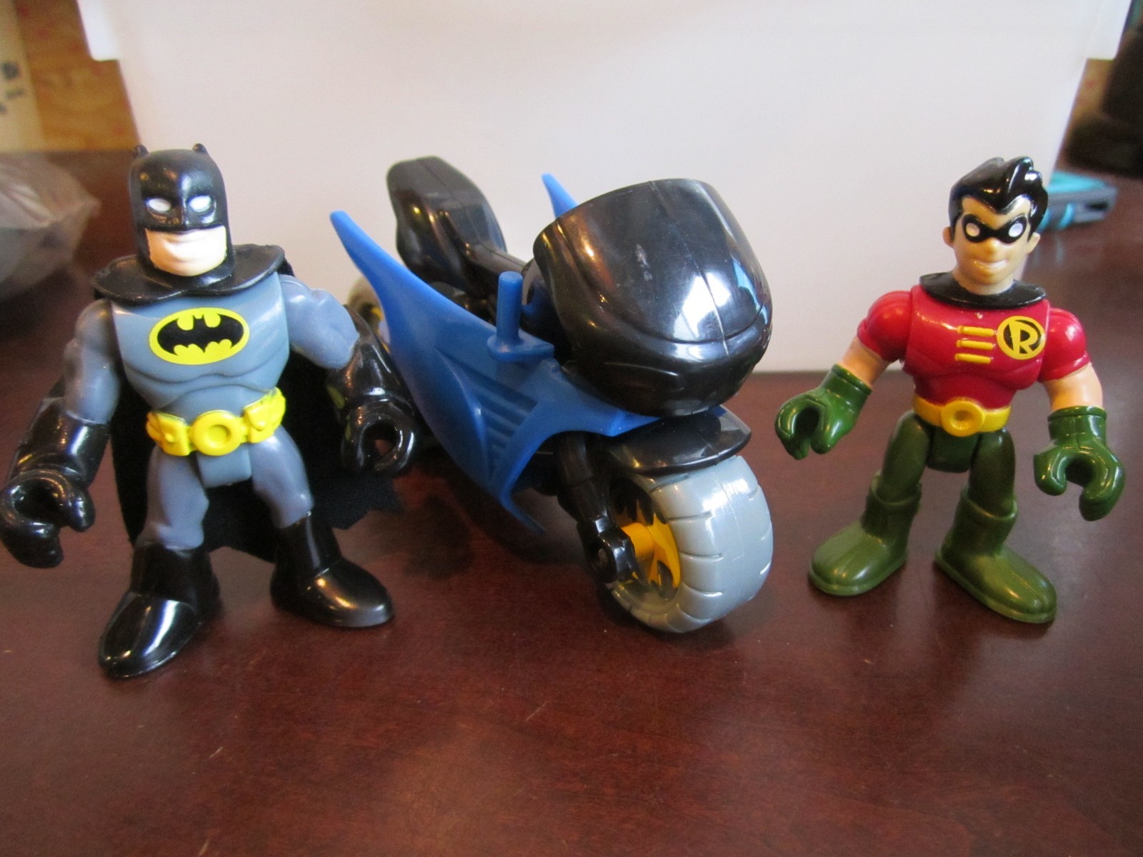 Fisher Price Imaginext DC Super Friends Batcave Batman Robin Batcycle ...