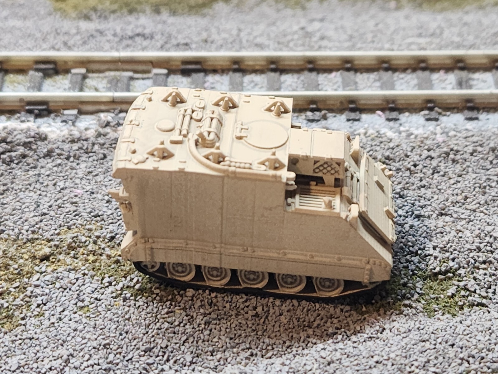 N Scale 1:160 M577 Command Post Carrier Desert Camo - US Army | eBay